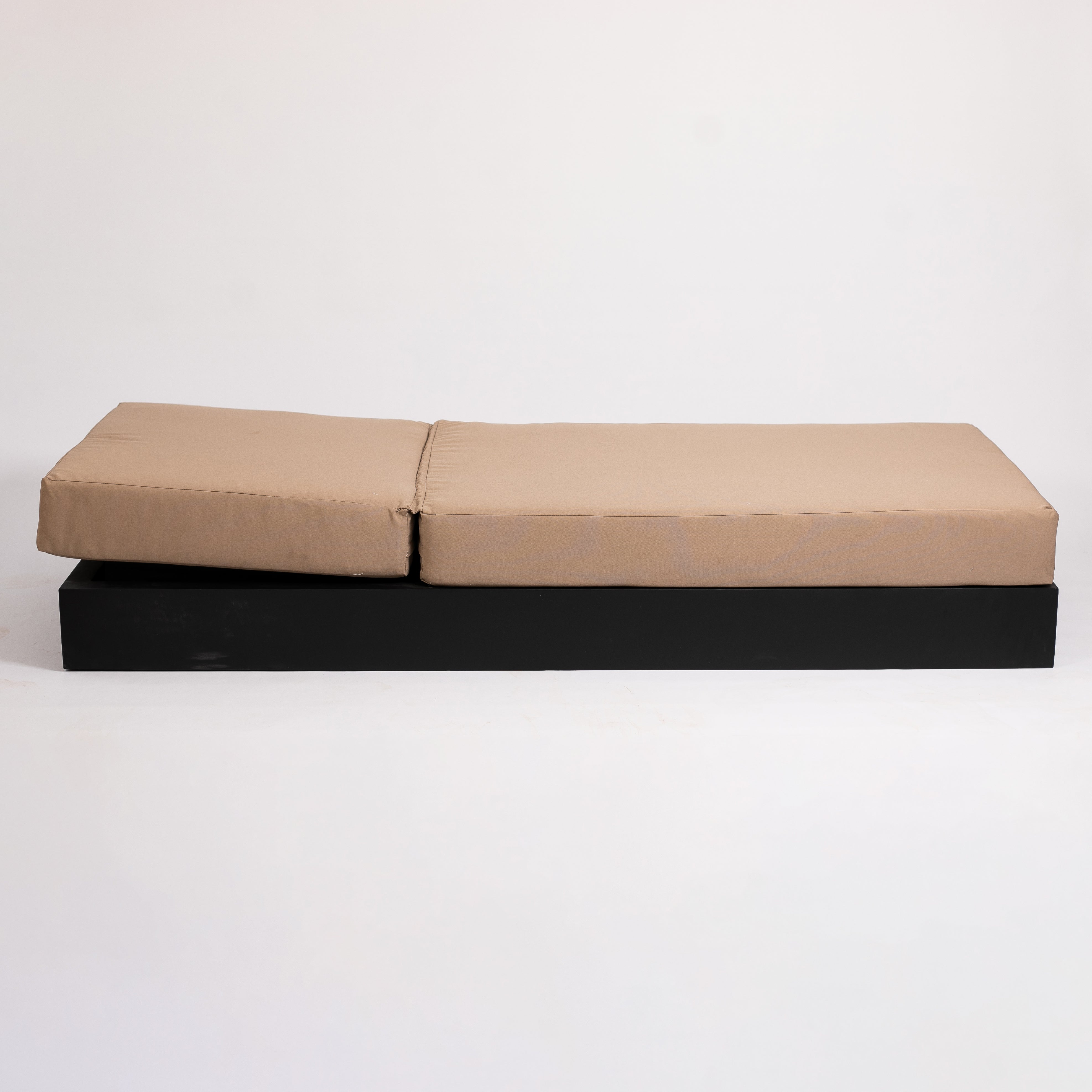 Chaiselong with Mattress – ariika
