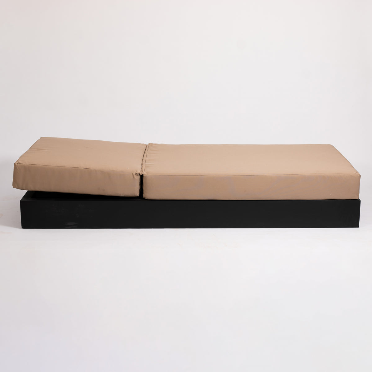 Chaiselong with Mattress – ariika